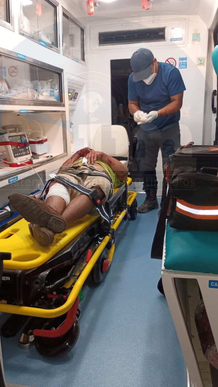 Derrape deja dos motociclistas lesionados en la carretera estatal Saban ...