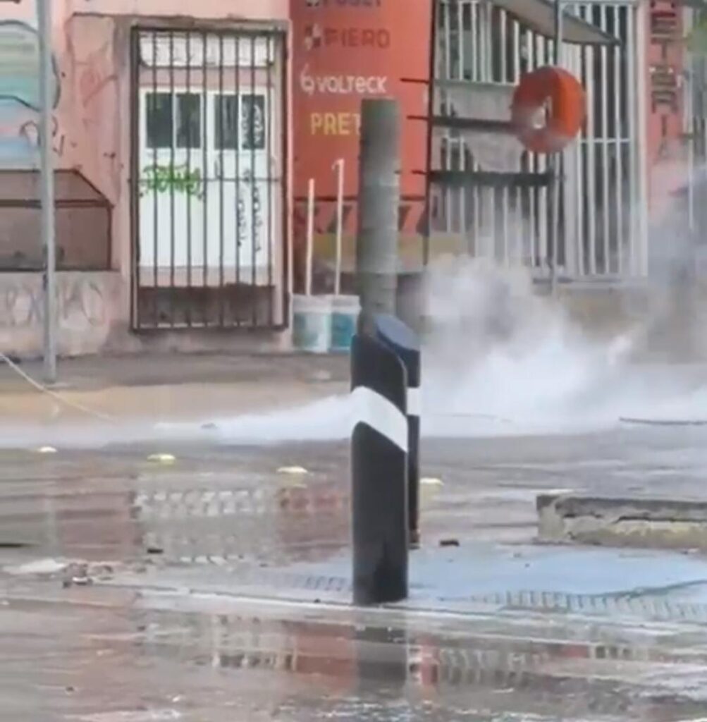 Cable de CFE se revienta y genera alarma vecinal en la avenida Tules de ...